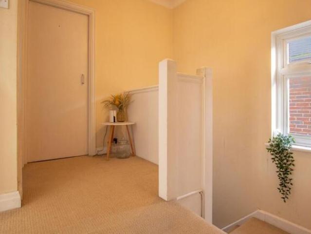3 bedroom detached house for sale in Worplesdon Road, Guildford, GU2