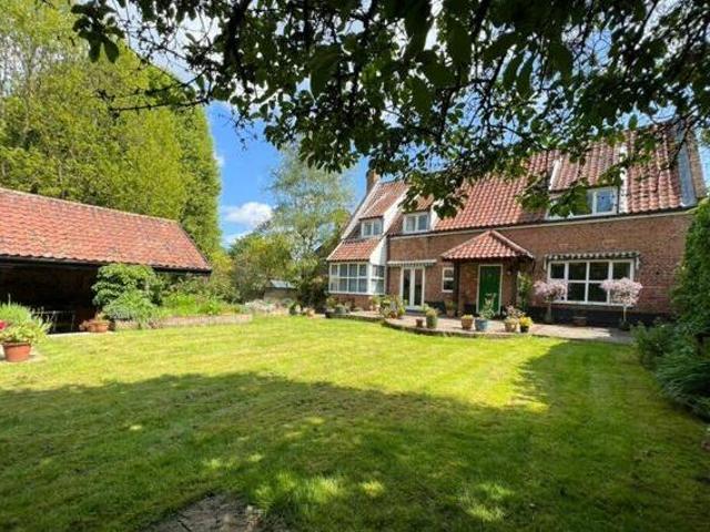 3 Bedroom Detached House For Sale In Watton Road, Colney