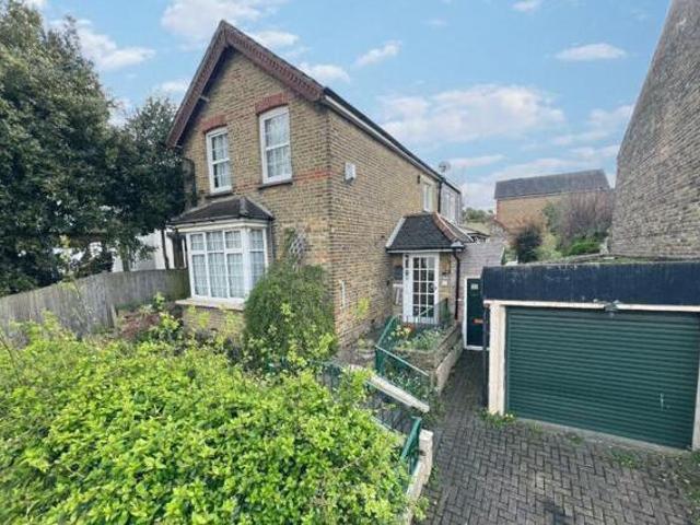 3 Bedroom Detached House For Sale In Wallington