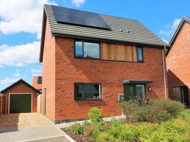 3 bedroom detached house for sale in Walnut Tree Road NR20 NR20