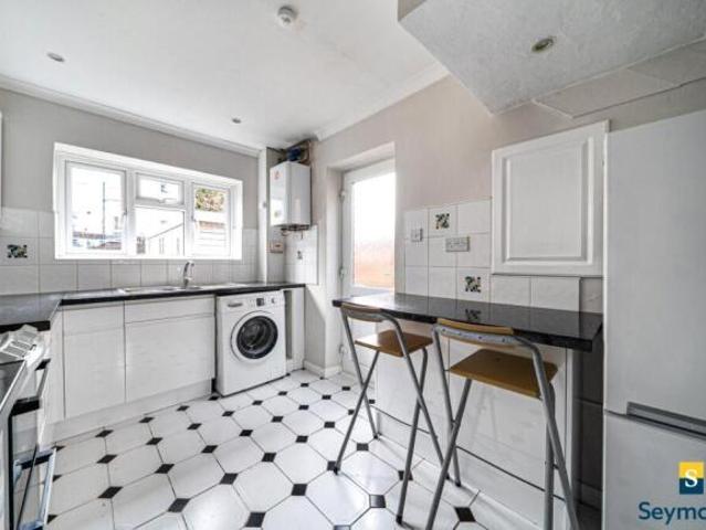 3 bedroom detached house for sale in Waltham Avenue, Guildford, Surrey, GU2