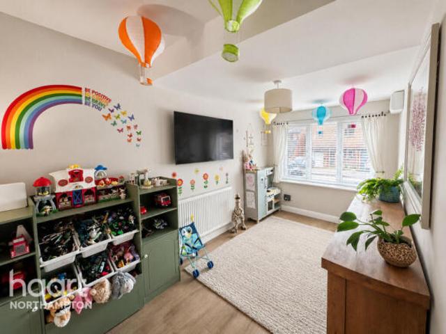 3 bedroom detached house for sale in Wardlow Close, Northampton, NN4