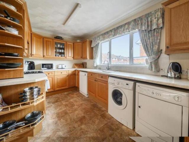 3 bedroom detached house for sale in Weedon Road, Stratton St Margaret, Swindon, SN3