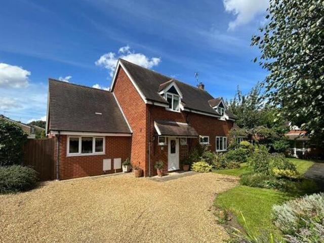 3 Bedroom Detached House For Sale In Wellesbourne