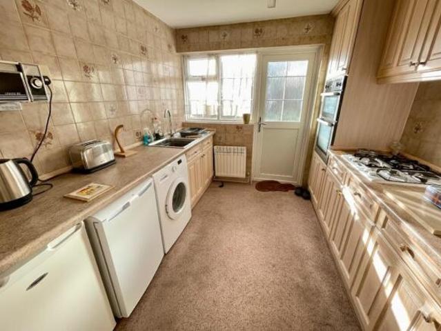 3 bedroom detached house for sale in Weltmore Road, Luton, Bedfordshire, LU3 2TN, LU3