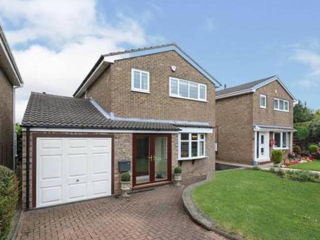 3 bedroom detached house for sale in Wentworth Close Thorpe Hesley Rotherham S61