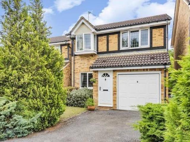 3 bedroom detached house for sale in West End Surrey GU24