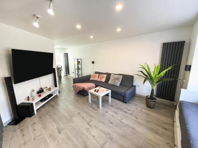 3 bedroom detached house for sale in Westover Road, Leicester, Leicestershire, LE3