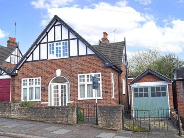 3 Bedroom Detached House For Sale In Western Park, Leicester