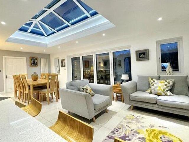 3 Bedroom Detached House For Sale In Westlea, Swindon