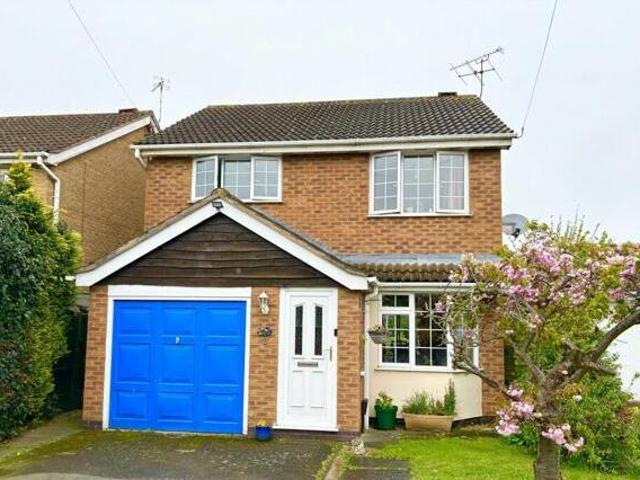 3 Bedroom Detached House For Sale In Whetstone, Leicester