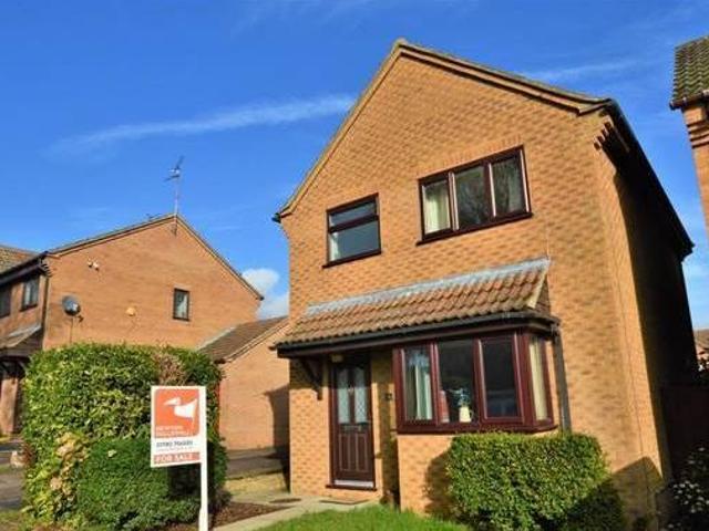 3 bedroom detached house for sale in Willow Lane Kings Cliffe Peterborough PE8