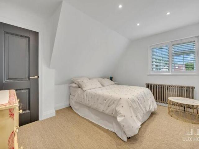 3 bedroom detached house for sale in Willowdene, Brentwood, CM15