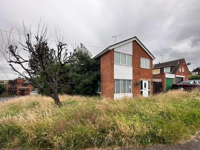 3 Bedroom Detached House For Sale In Winshill, Burton on trent