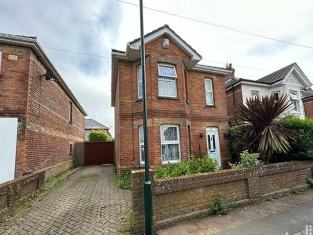 3 Bedroom Detached House For Sale In Winton