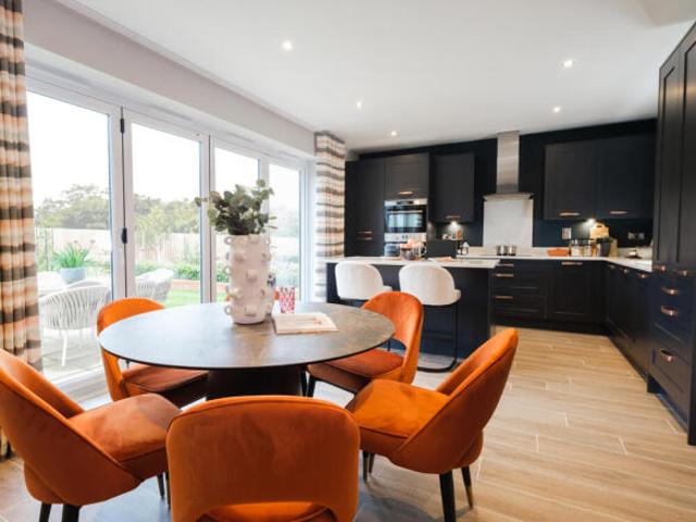 3 bedroom detached house for sale in Wrexham Road, Chester, CH4 7EB, CH4