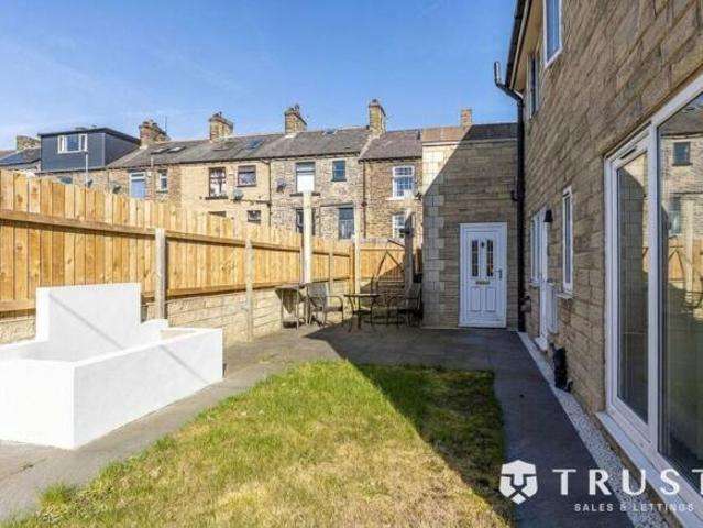 3 bedroom detached house for sale in Wroe Place, Wyke, Bradford, BD12 8AB, BD12