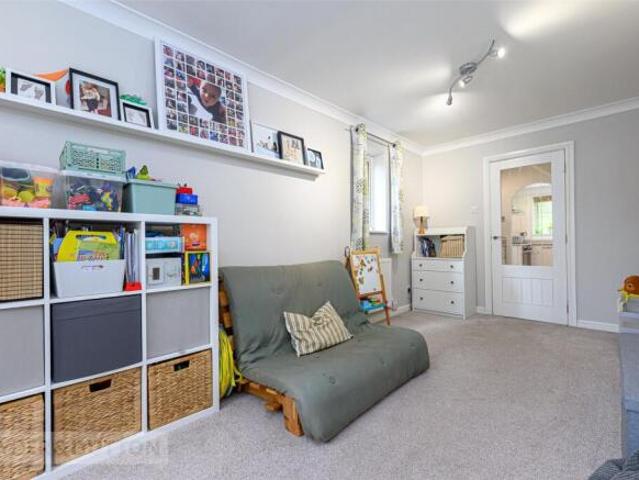 3 bedroom detached house for sale in Wyvern Avenue, Marsh, Huddersfield, West Yorkshire, HD3