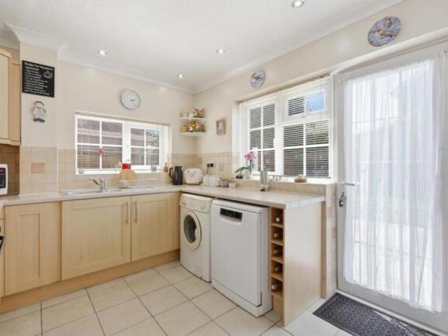 3 bedroom detached house for sale in Wyatts Green Lane, Wyatts Green, CM15
