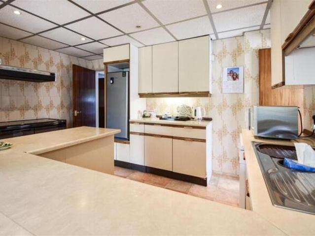 3 bedroom detached house for sale in Wyatts Green Road, Wyatts Green, Brentwood, CM15