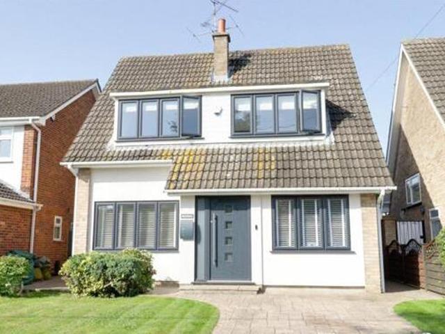 3 Bedroom Detached House For Sale In Wyatts Green