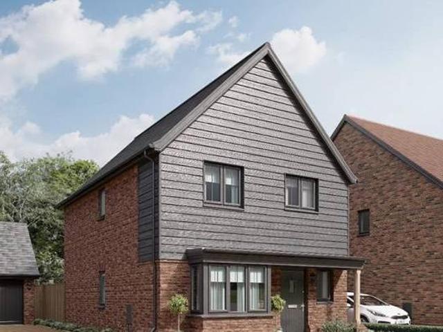 3 bedroom detached house for sale in Town Road Cliffe Woods ME3 ME3