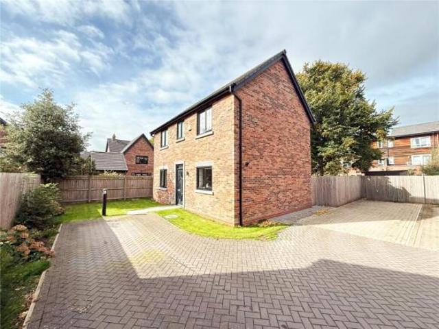 3 bedroom detached house for sale in Toddbrook Close, West Didsbury, M20