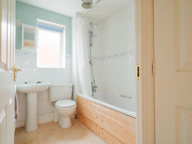 3 bedroom detached house for sale in Tay Avenue, Worcester, Worcestershire, WR5