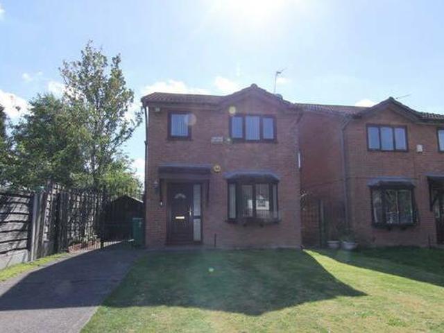 3 bedroom detached house for sale in Tarrington Close Manchester M12