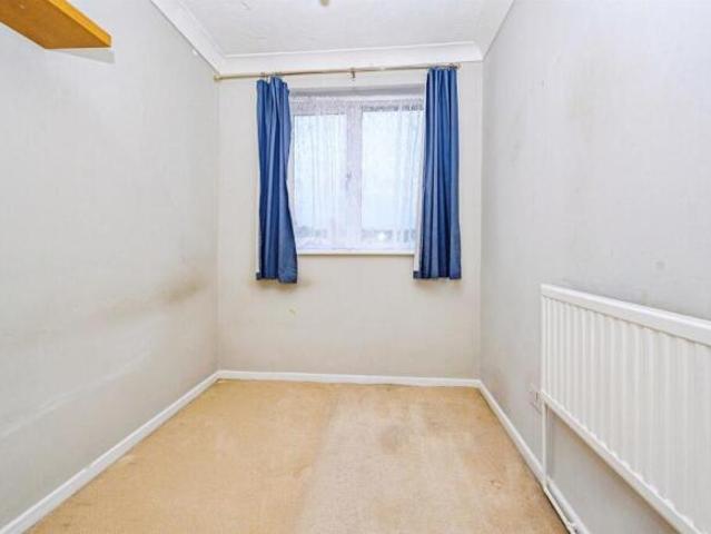 3 bedroom link detached house for sale in Temple Close, Luton, LU2