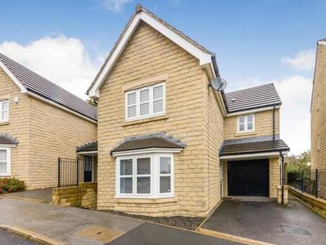 3 bedroom detached house for sale in Tennyson Avenue Lindley Huddersfield HD3