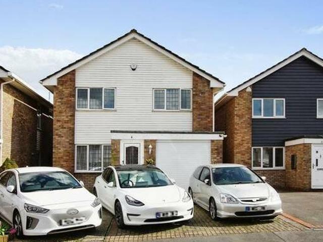 3 bedroom detached house for sale in Thatchers Close Bristol BS5