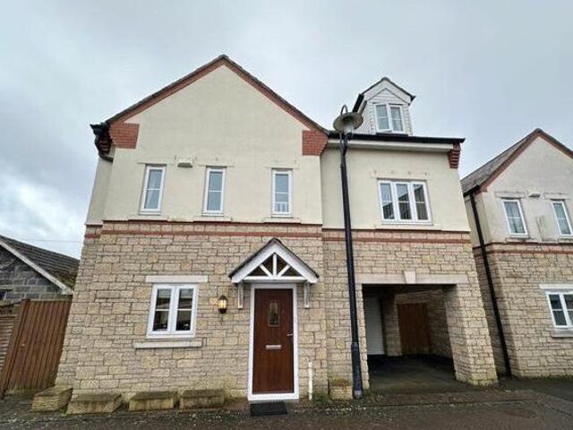 3 Bedroom Detached House For Sale In The Avenue