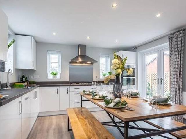 3 bedroom detached house for sale in The Avenue North Fambridge CM3 CM3
