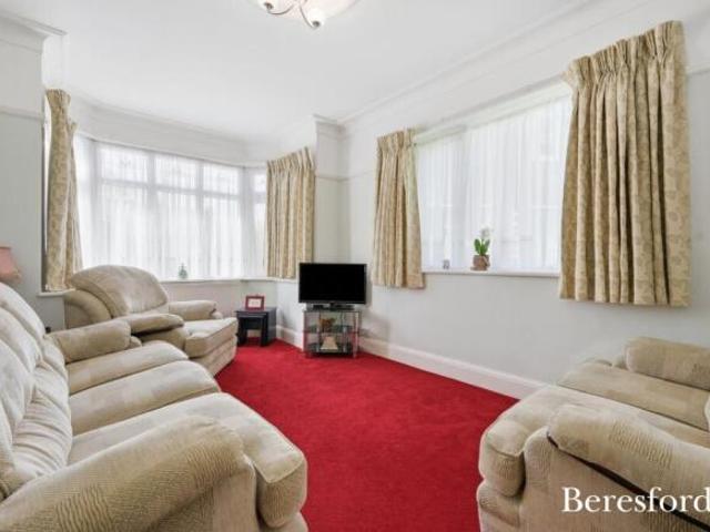 3 bedroom detached house for sale in The Close, Rose Valley, CM14