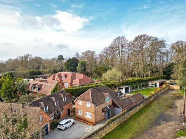 3 Bedroom Detached House For Sale In The Drive, Ickenham