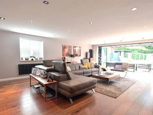 3 Bedroom Detached House For Sale In The Drive