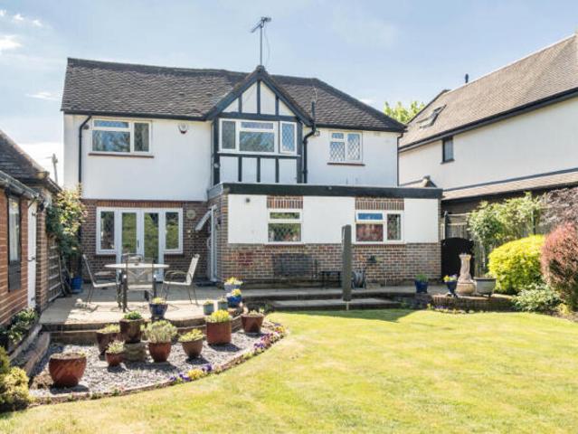 3 bedroom detached house for sale in The Gardens, Watford, WD17