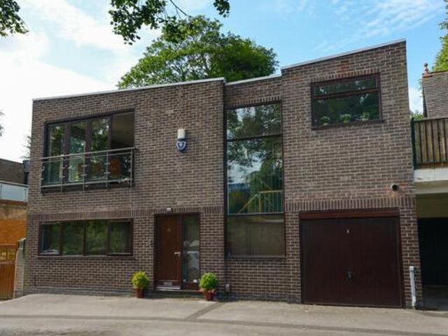 3 Bedroom Detached House For Sale In The Park