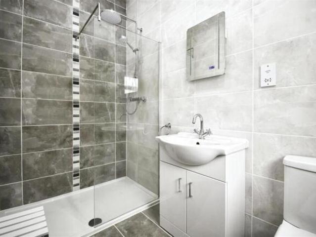 3 bedroom detached house for sale in The Queensway, Hull, HU6