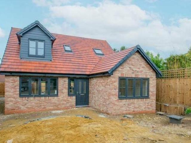 3 bedroom detached house for sale in The Ridgeway Flitwick MK45
