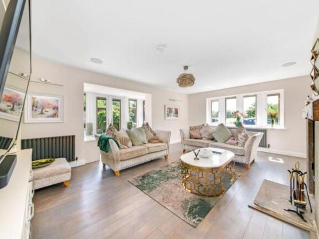 3 bedroom detached house for sale in The Stables, Brewery Yard, Fenay Bridge, HD8