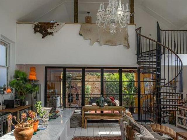 3 Bedroom Detached House For Sale In The Street