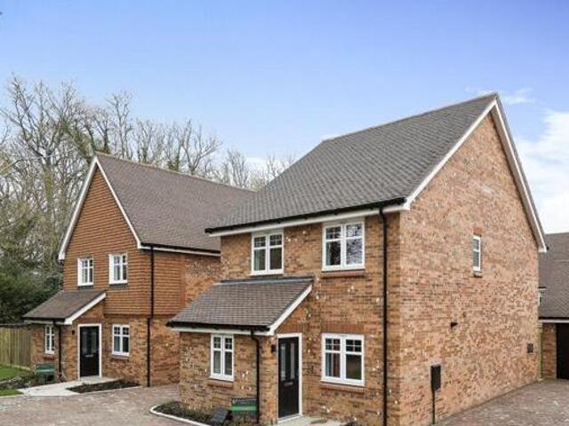 3 Bedroom Detached House For Sale In The Vale, Valebridge Road