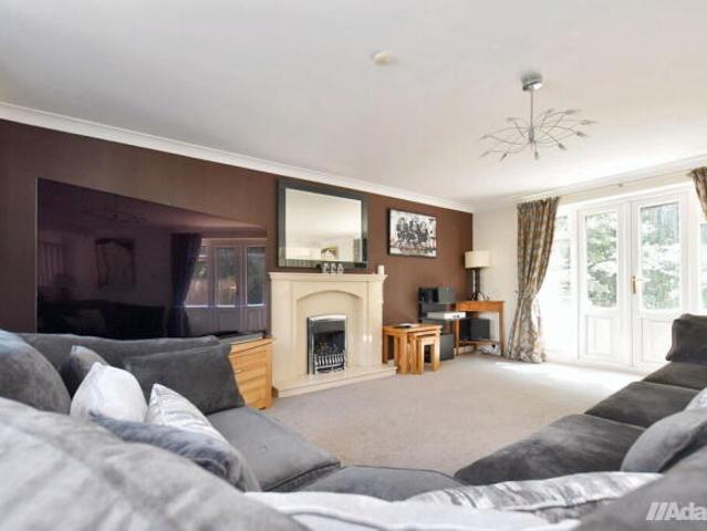 3 bedroom detached house for sale in Thelwall New Road WA4