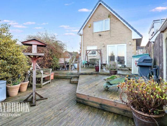 3 bedroom detached house for sale in Thompson Hill, High Green, S35