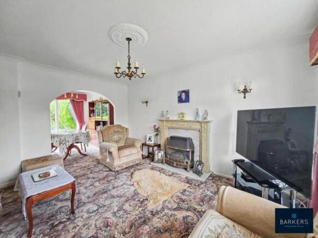 3 bedroom detached house for sale in Thorndene Way, Bradford 4, BD4