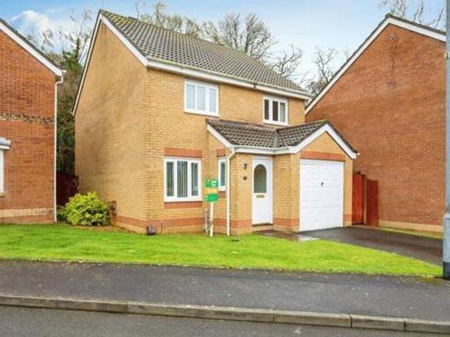 3 Bedroom Detached House For Sale In Thornhill