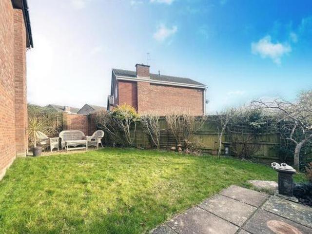 3 Bedroom Detached House For Sale In Thornhill