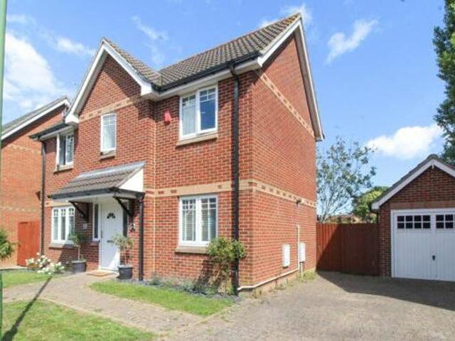 3 Bedroom Detached House For Sale In Throop, Bournemouth